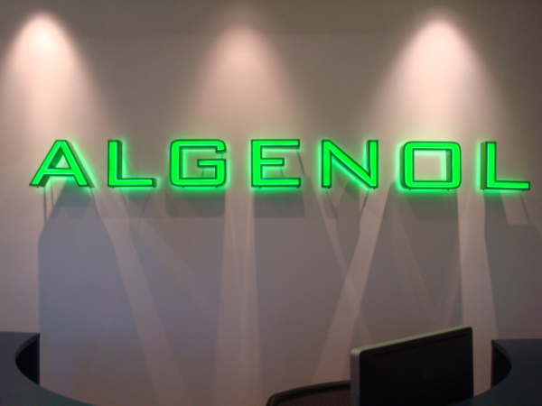 Halo Lit Signs & Channel Letter Signs: What's the difference?